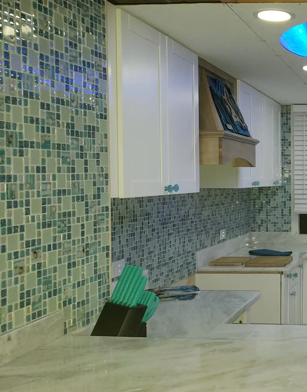 Glass Tile & Backsplash - Hominter.com